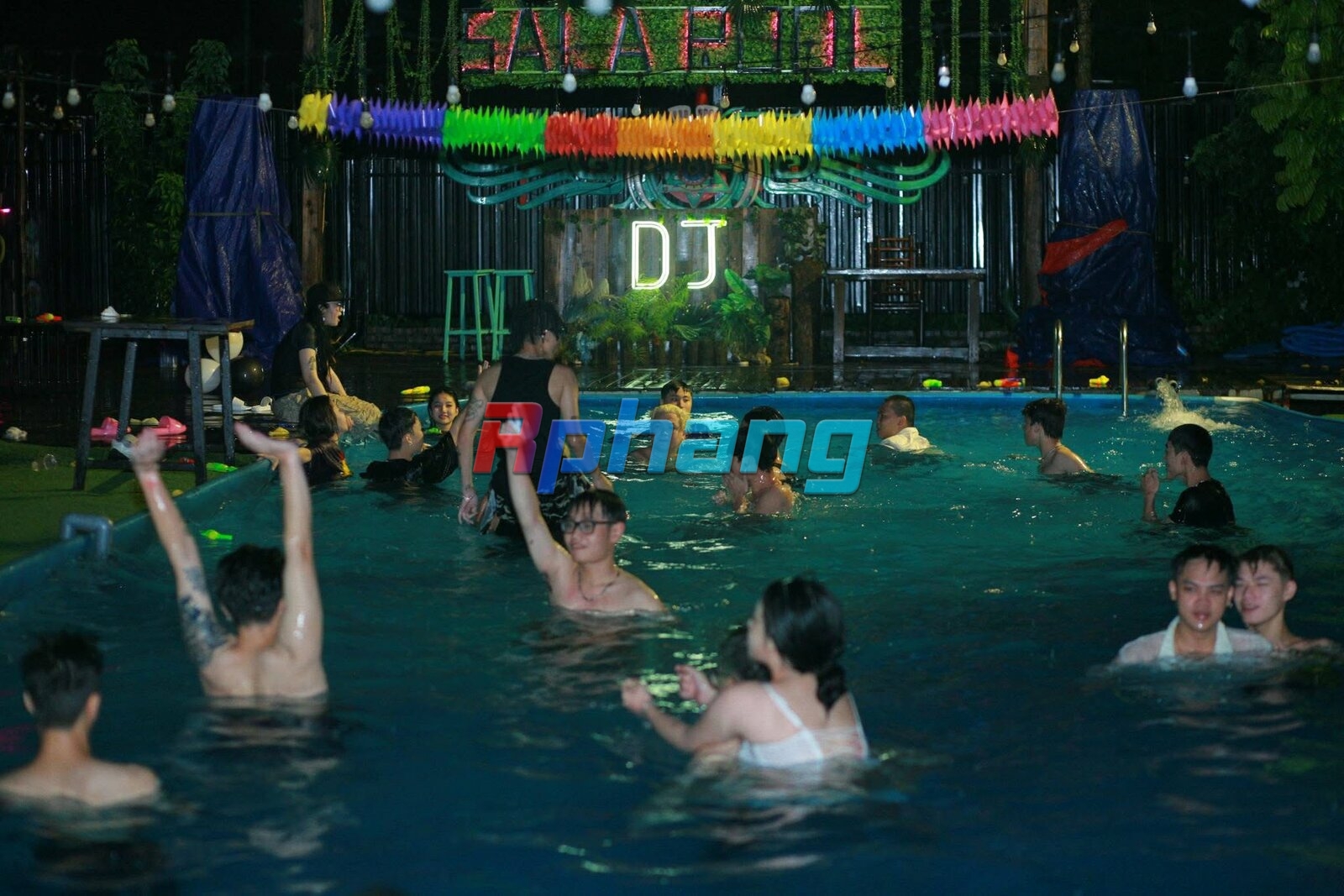 Sài Gòn - Ăn nhậu - Pool - Lành Mạnh - Lại thèm ngắm đào chơi bóng mặc ...